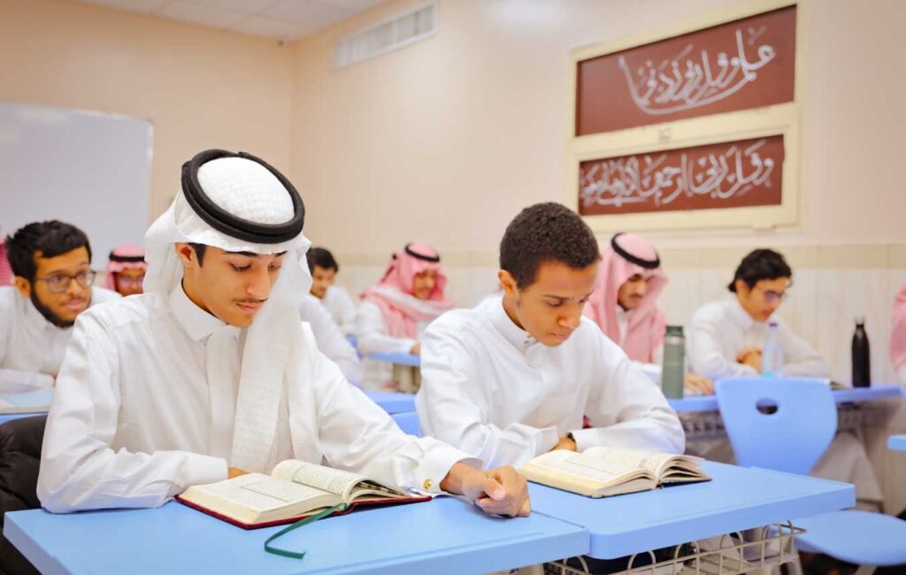 High School - Al Rowad International School